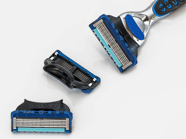 9 Best Razors For Black Men in 2022 (Longest-Lasting)