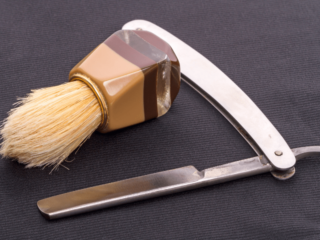 5 Best Straight Razor For Beginners 2022 (Easiest To Use)