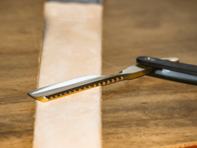 5 Best Straight Razor For Beginners 2022 (Easiest To Use)