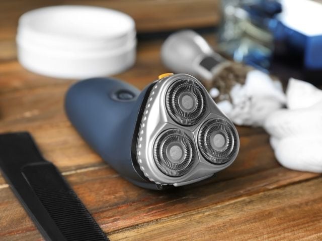 7 Best Electric Razors Under $50 (Buying Guide for Men)
