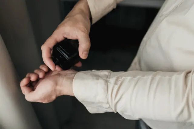 Body Spray vs. Cologne: Choosing the Right Scent - DapperlyClub