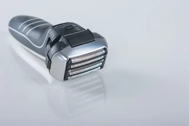 How To Use A Foil Shaver: Basics, Tips, And Tricks - DapperlyClub